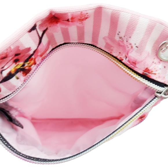 Robin Ruth | Bags | Robin Ruth Washington Dc Logo Crossbody | Poshmark